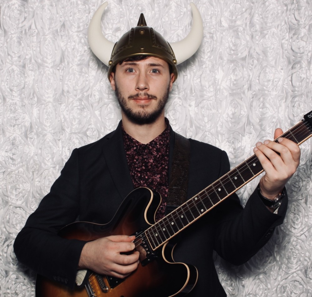 Mathew Mozzoni – “Hot Light’ [Album review] | Word Is Bond